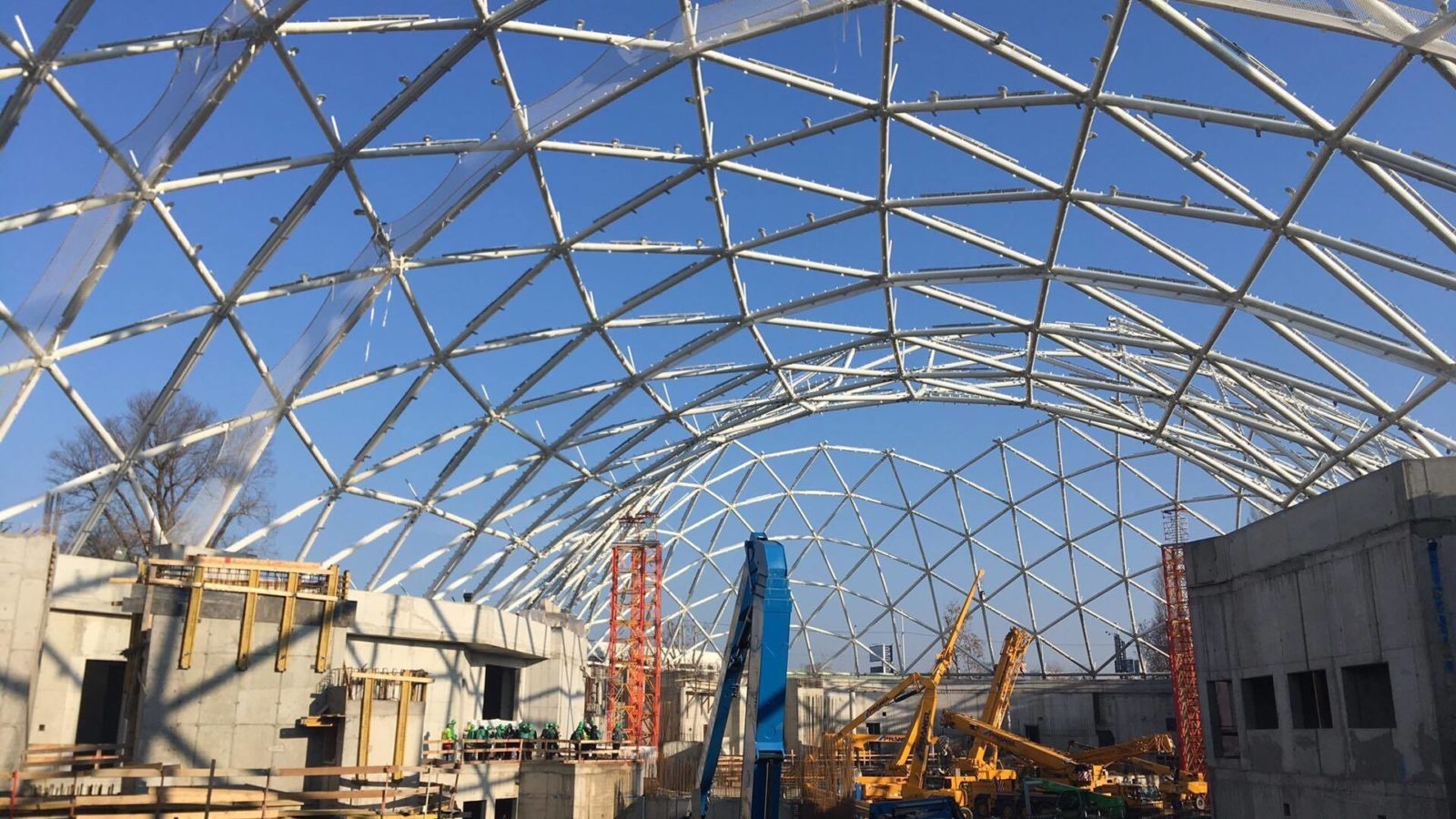 Elkészült a Cápasuli, épül a Pannon Park