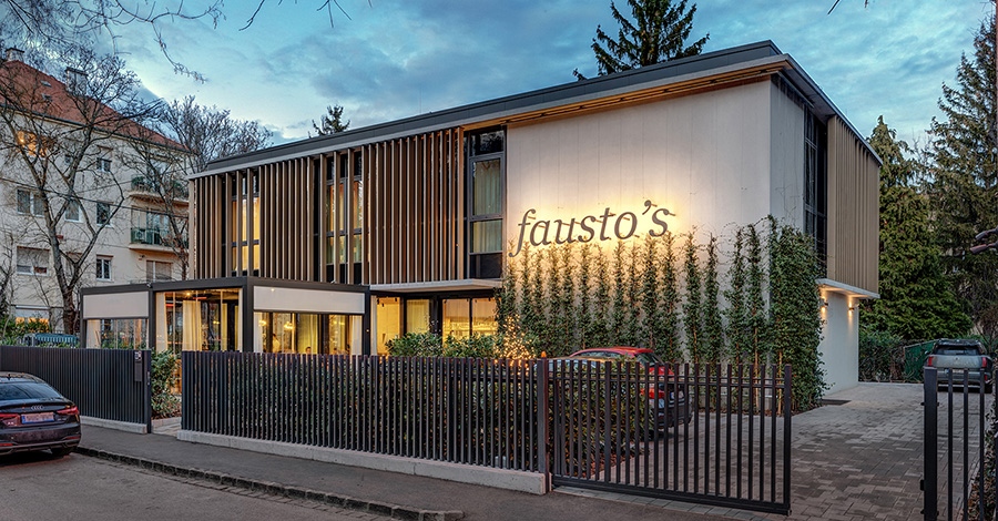 Nem hivalkodó az új Fausto\'s étterem, otthonos élményt nyújt
