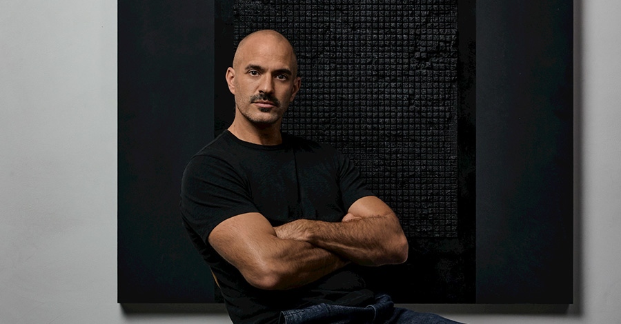 A nemesvakolat és a művészet találkozása vásznon és falon – Interjú Varga Péterrel