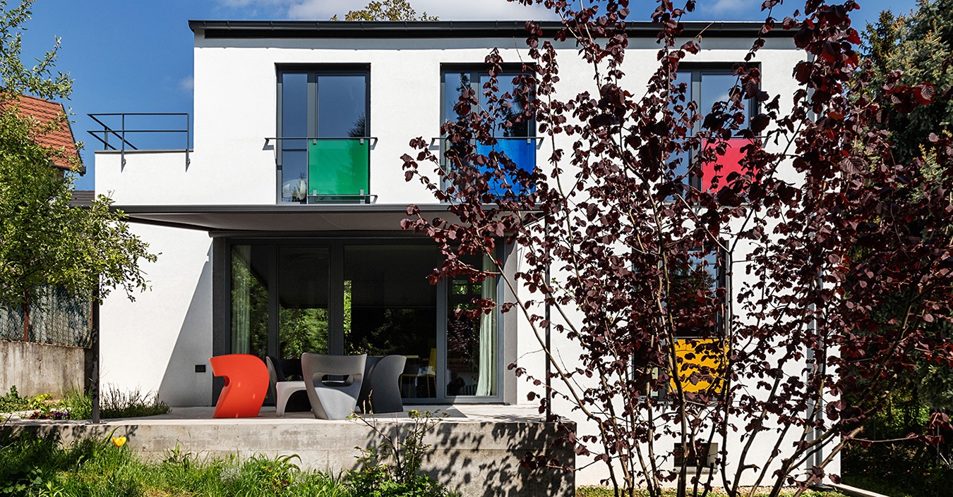 Saját házának megformálásánál az alapszínek és alapformák összhangját ...